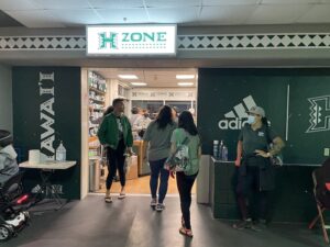 ハワイ大学 スポーツ観戦 〜チケットの買い方、行き方、体験レポート〜